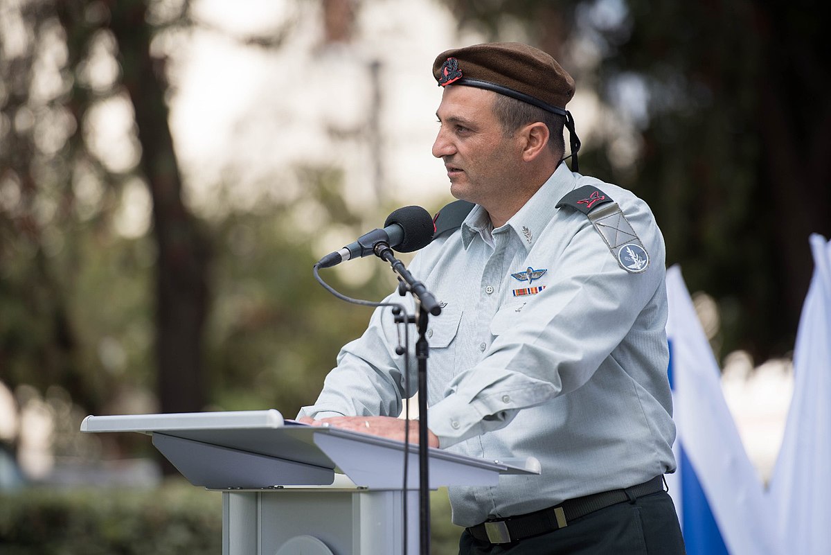 Le nouveau commandant du Commandement Sud, Yaniv Assor, prononce un ...